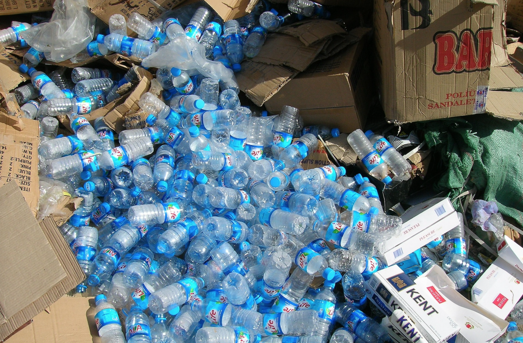 Malaysia to return 450 tonnes of plastic waste to UK, US, Canada ...